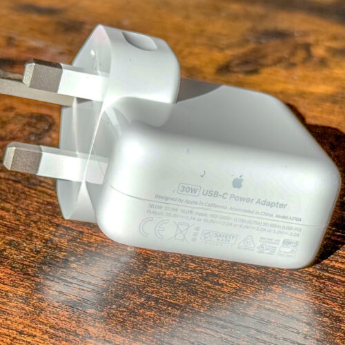 Apple cesse de vendre des chargeurs de 30W mais vous pouvez les acheter ...